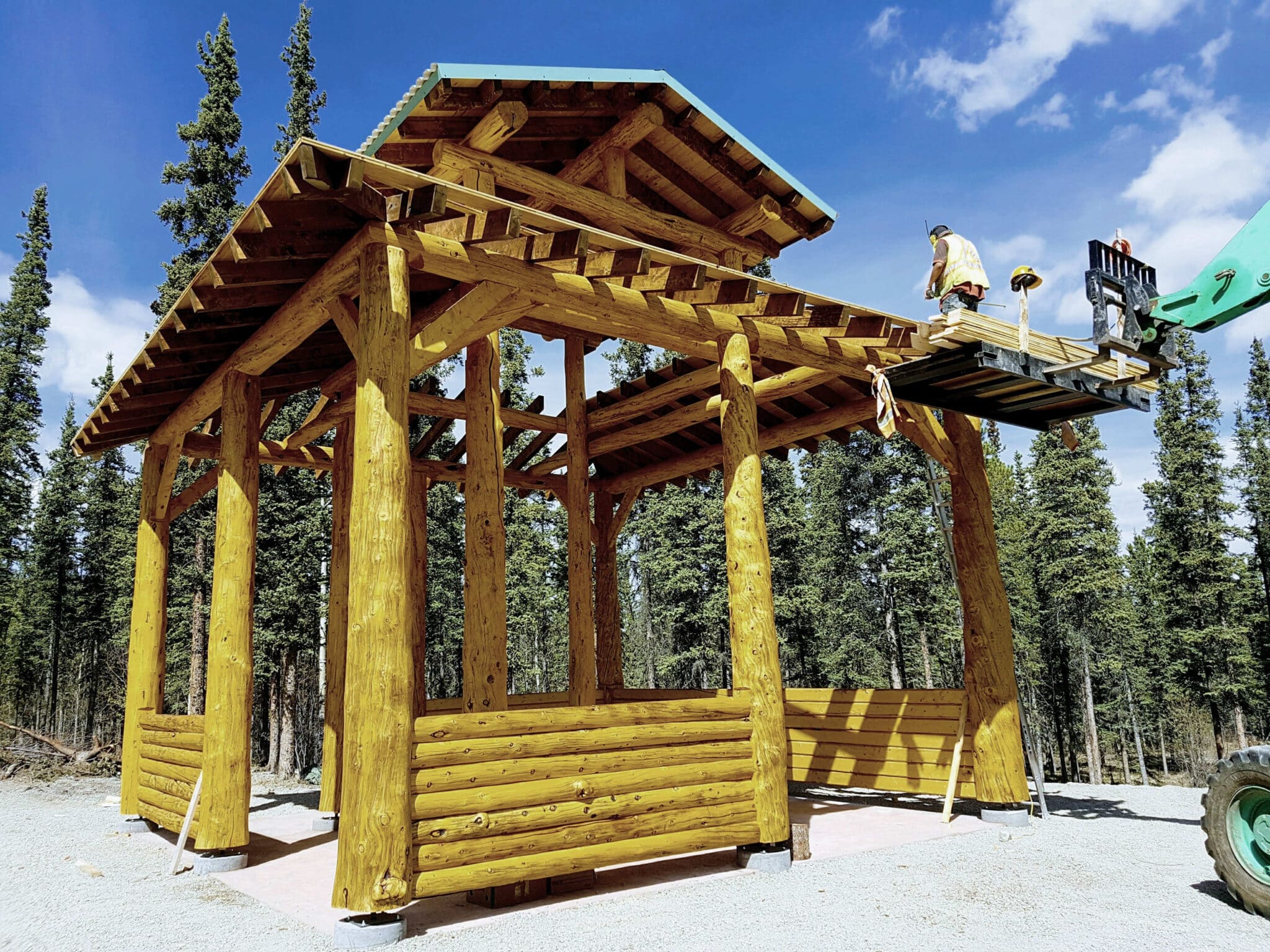 Yukon Log Homes & Cabins: Carpenter's Construction