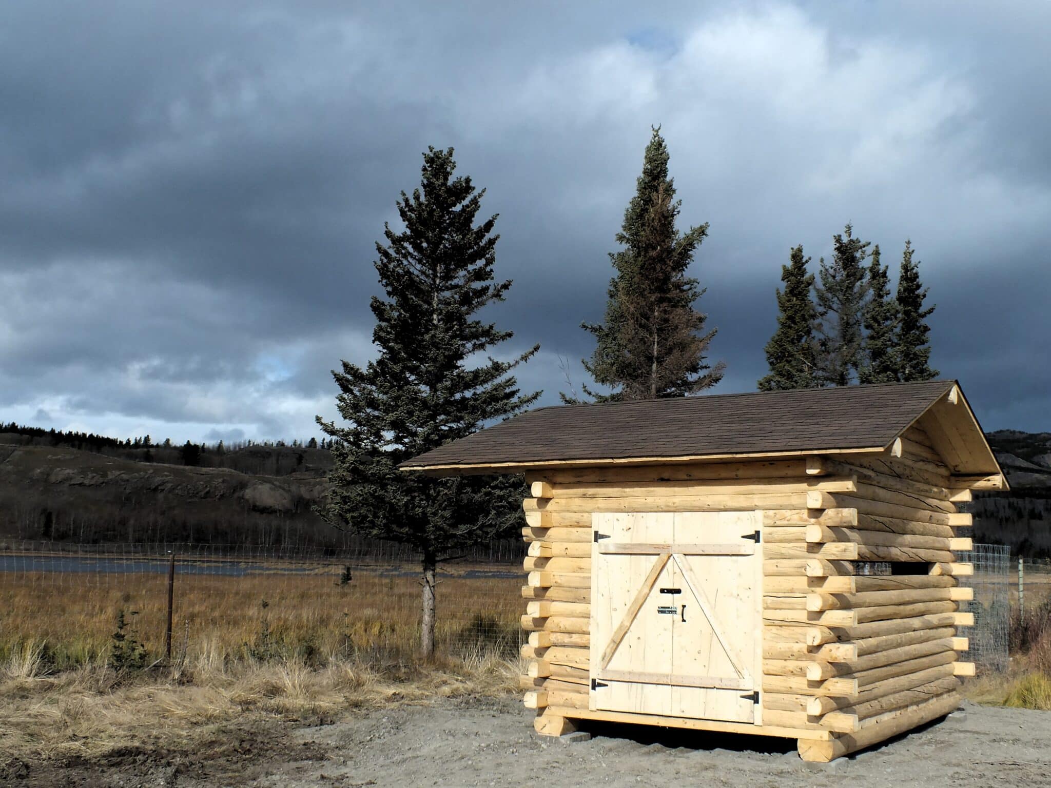 Yukon Log Homes & Cabins: Carpenter's Construction